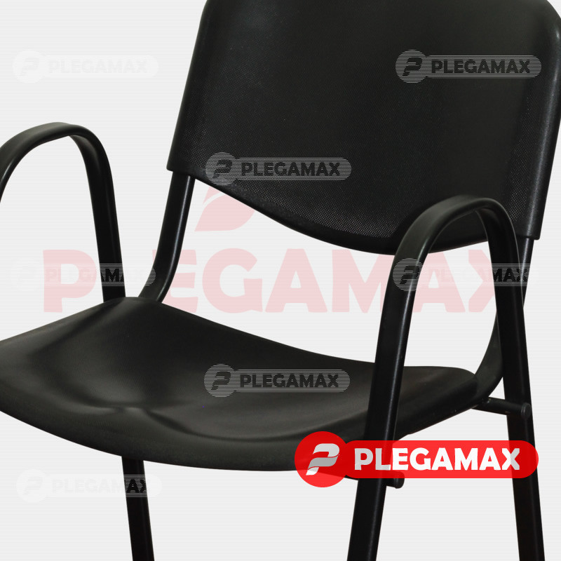 Silla de visita ISO con brazos de plastico negro